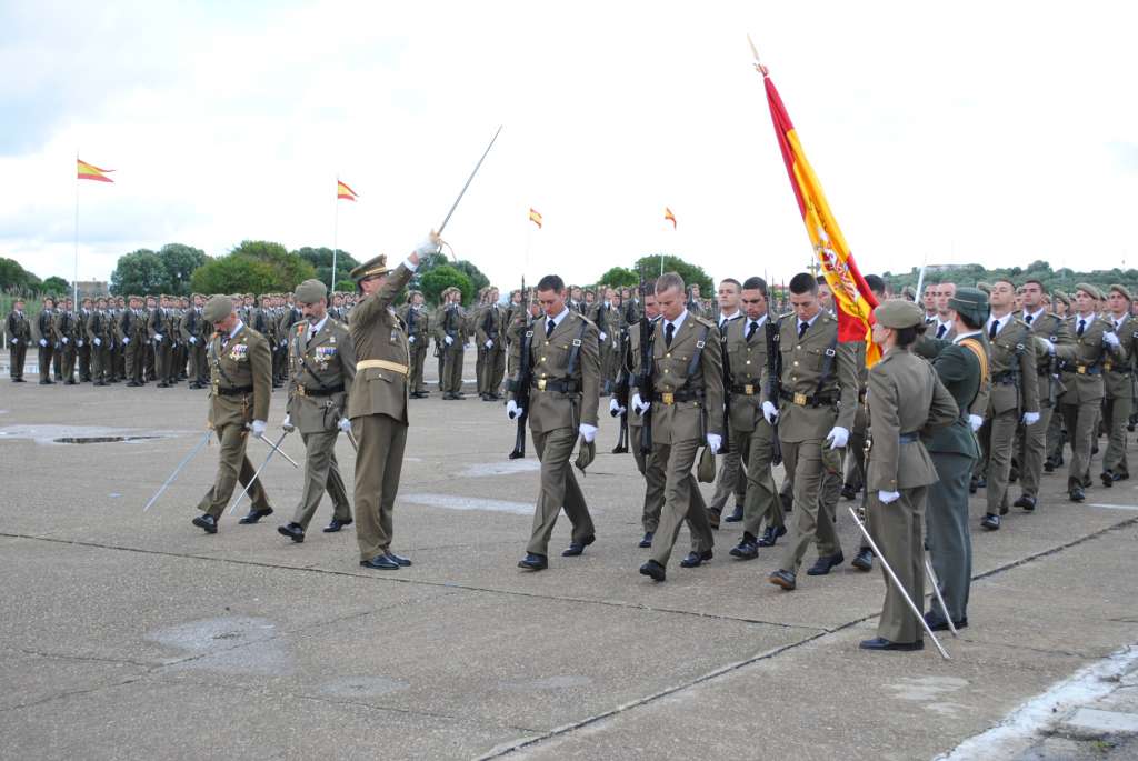 El CEFOT 2 celebra la jura de Bandera de 439 nuevos soldados en el ...