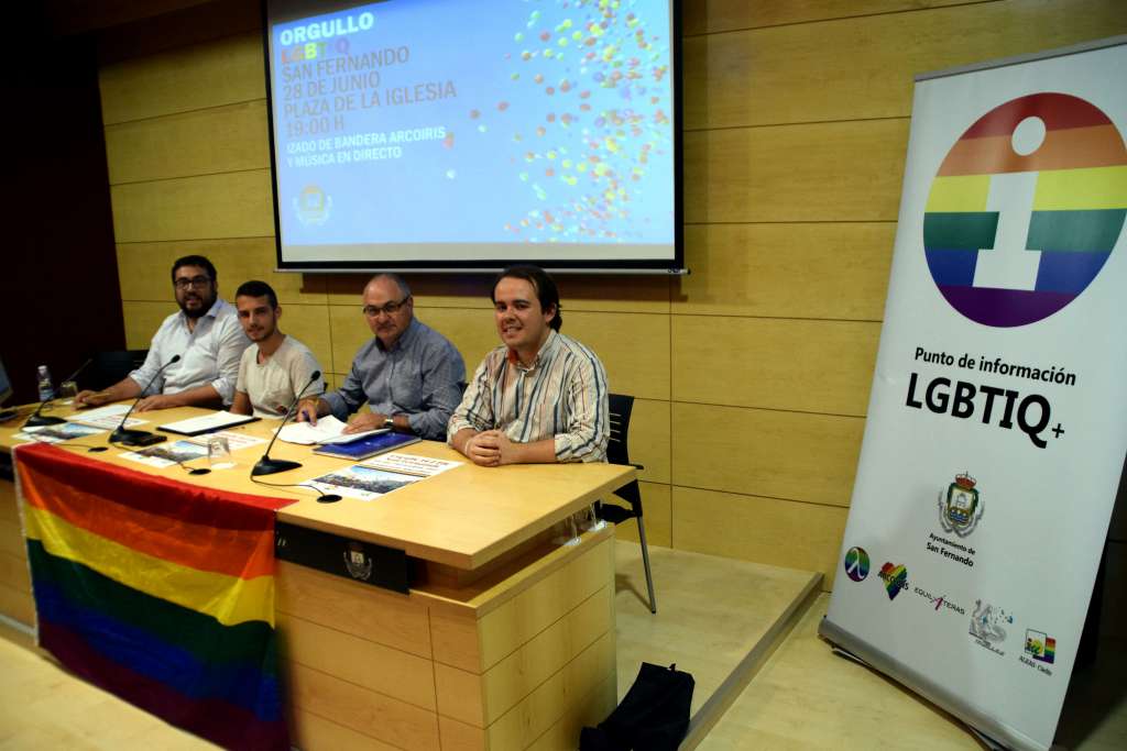 Izado de bandera, lectura de manifiesto y música en directo para ...