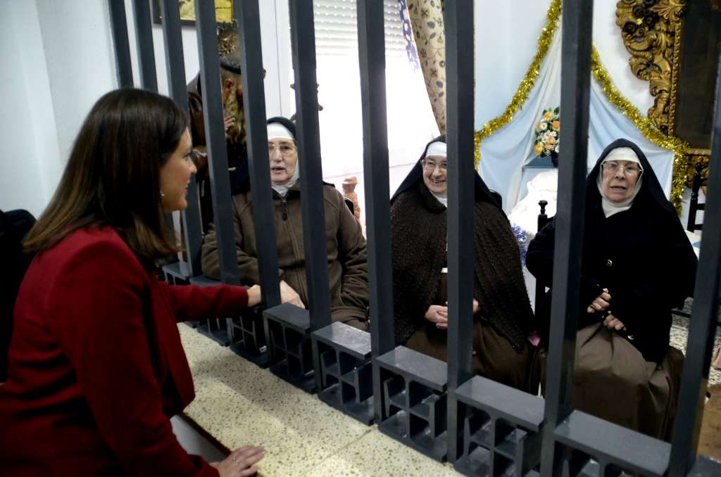 Visita de la alcaldesa a las monjas Clarisas Capuchinas - El Castillo ...