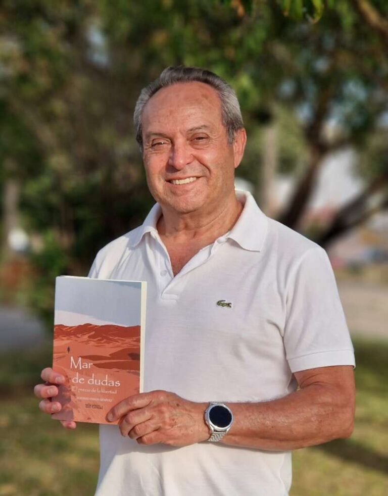 El escritor isleño Alfonso Pavón presenta su cuarta novela 'Mar de dudas. El precio de la ...